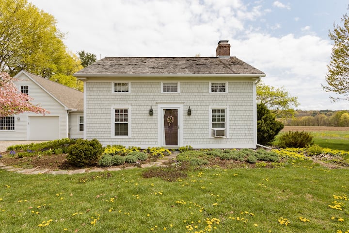 Charming Eyebrow Colonial    North Chatham, Ny - Hudson Valley, NY