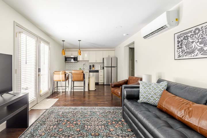 Monon Lofts Luxury Garden Suite - Castleton, IN