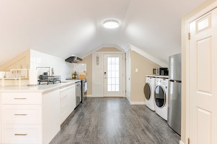Cozy Studio Suite W/ Private Entrance - White Rock