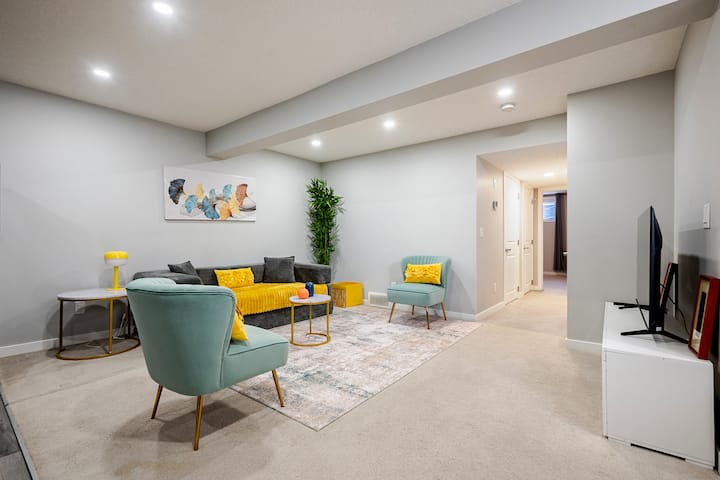 New Suite• Fast Wifi• Full Kitchen • Near Airport - Calgary