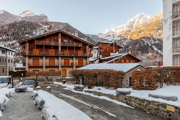 [The Courma] Warm 4 Family With Mont Blanc View - Courmayeur