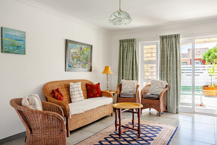 Stroll From A Queen Bed To The Beach Down The Road - Saint Helena Bay