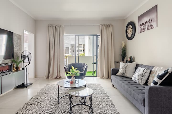 Spacious Executive Luxury Apartment - Midrand