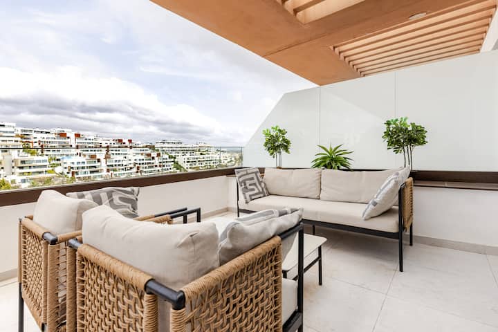 3 Bed Apt With Terrace, Pool Near Marina & Beaches - Spagna