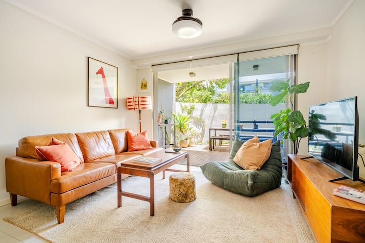 Erskineville Apartment With A Calm, Curated Feel - Rosebery