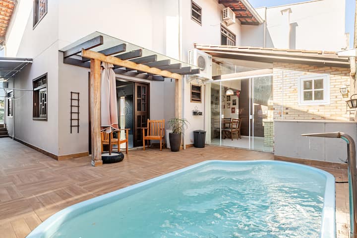House With Swimming Pool / En-suite Bathroom + 3 Bedrooms + 1 Toilet And 1 Powder Room - Blumenau