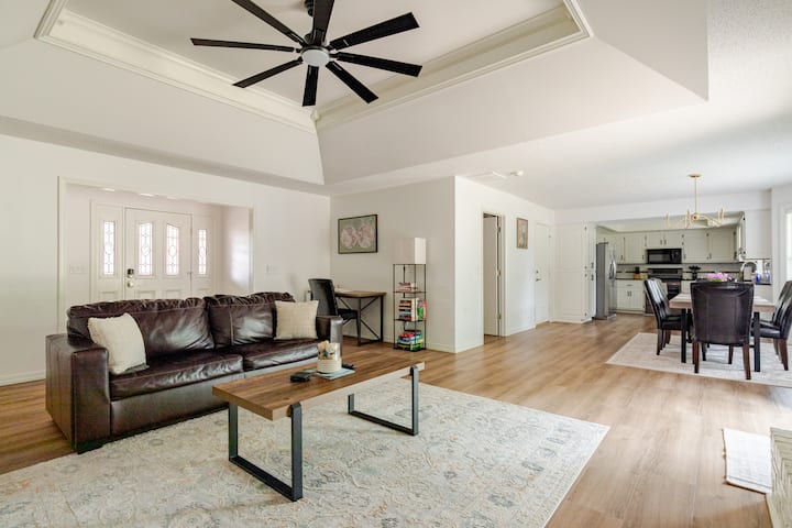 Comfortable Home By Coxhealth & Msu | Fenced Yard - Springfield, MO