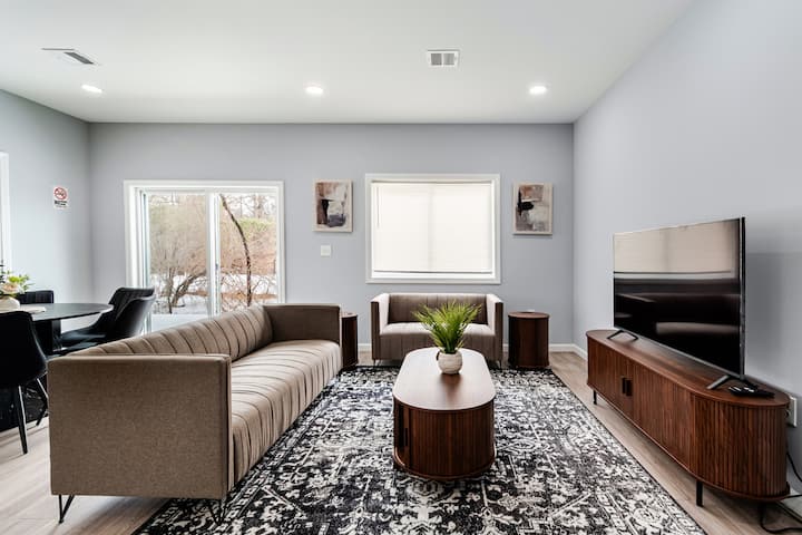 Modern Lux Home-close To Downtown Hartford - West Hartford, CT