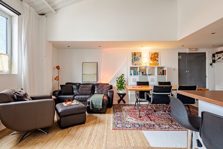 Artist’s Loft 5-min To Station Spacious Flat - Aéroport de Londres City (LCY)