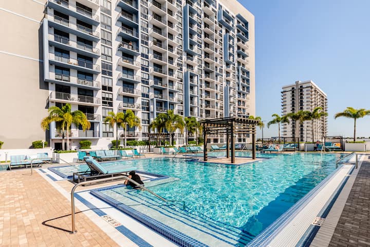 Miami Airport & Downtown Doral - Doral, FL