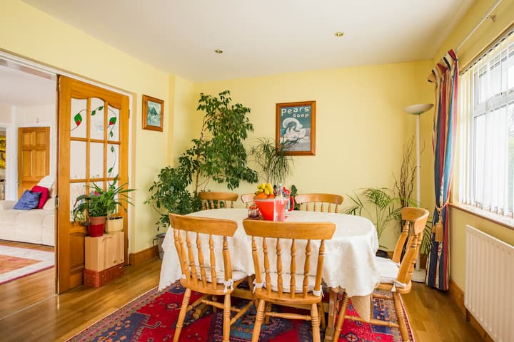 Twin Bed En-suite Room
Close To Airport - Portmarnock