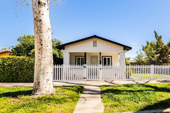 Stylish Cottage + Modern Kitchen - Chino Hills, CA
