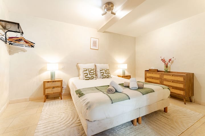 Hypercentre 85m2 - 2 Salles De Bain - Cour Privée - Uzès