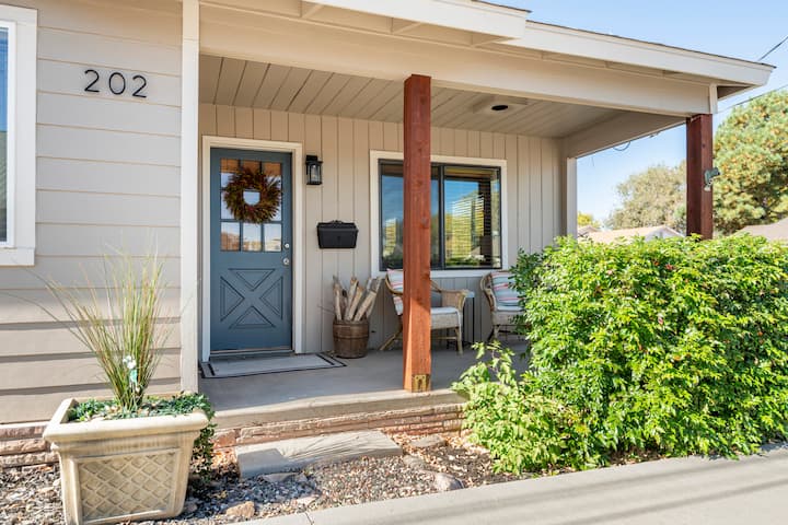 Corner Cottage • Route 66 • Grand Canyon - Williams, AZ