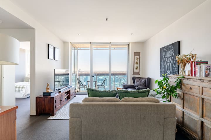 Stylish City Escape | Free Parking | Skyline View - Melbourne