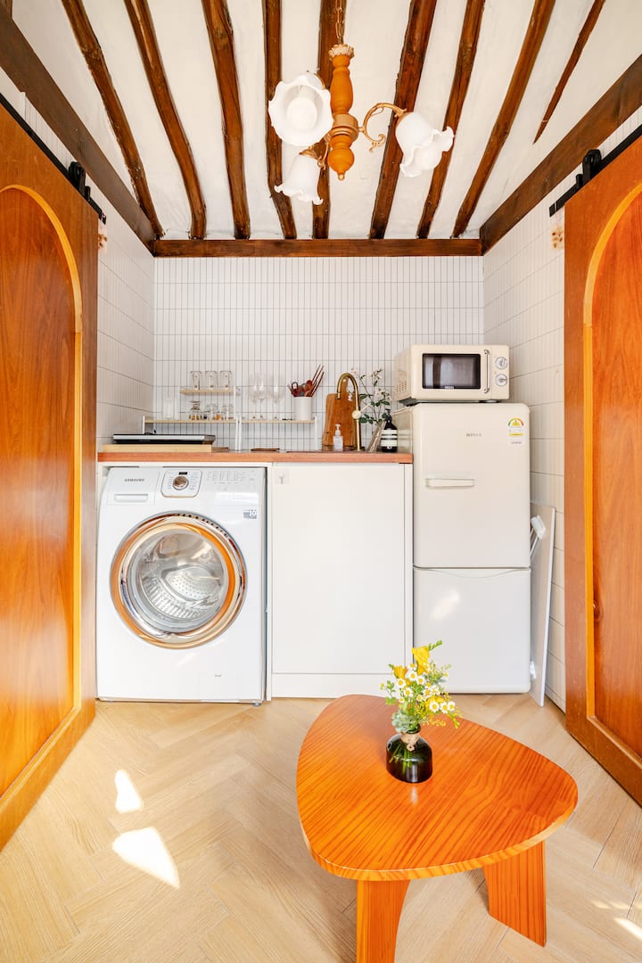 경복궁역 도보 2분 거리 한옥 몽유(夢遊)-편백 욕조,Netflix,disney+,서촌맛집 - Seoul