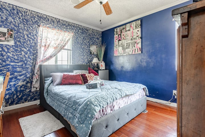 Near Lax, Private Room, Fantastic Location, - Inglewood, CA