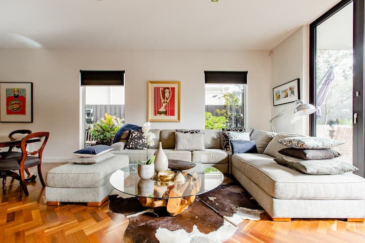 Luxe City-fringe En-suite Bedroom Hawthorn East - Box Hill