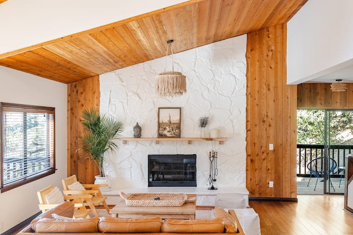 The Mistletoe House – Canyon Retreat Gorgeous View - Hidden Hills, CA