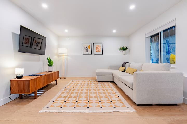 Cozy Cove Cliff Getaway - Mount Seymour