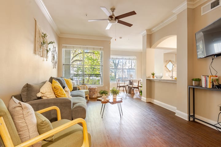 Walkable, Safe, And Steps From Dining & Nightlife - Dallas, TX