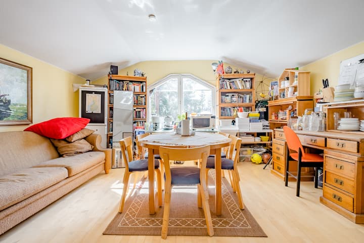 Bedroom For Two With Shared Living Room. - Helsinki