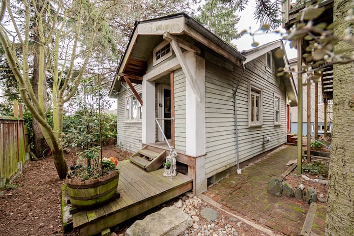 Historic 2br Cottage In Trees • Fremont • Private - State of Washington