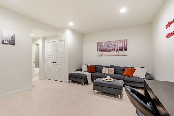 Private Basement • Bath + Living Room + Desk - Denver, CO