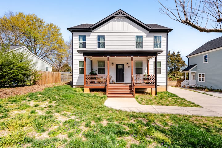 Downtown Raleigh Grand Retreat | Sleeps 16| - Raleigh, NC