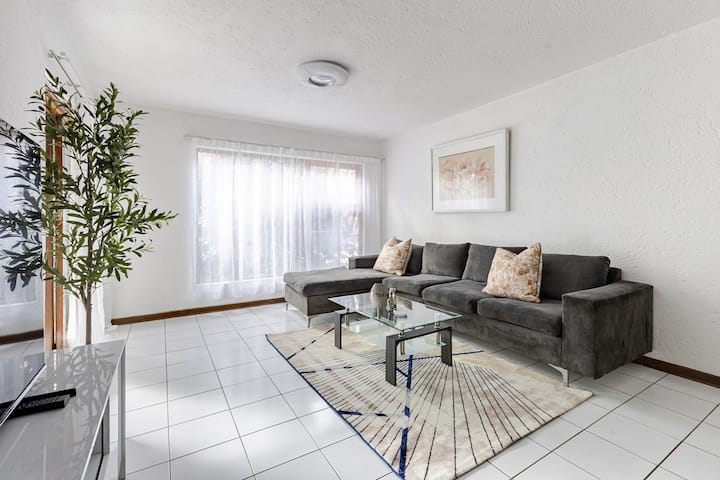 Modern 3 Bed In Heart Of Sandton - Sandton