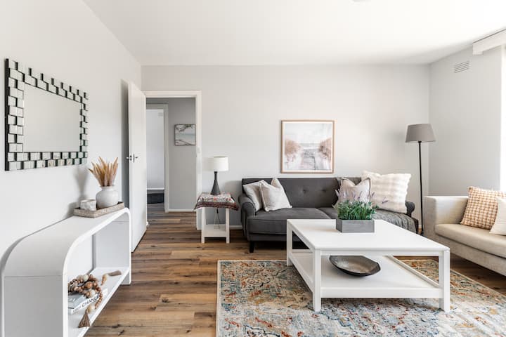 2br Coastal Retreat - Walk To Beach + Parking - Williamstown