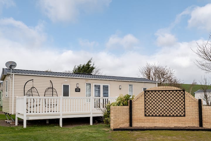 Cosy Coastal Cabin - Saint Abbs