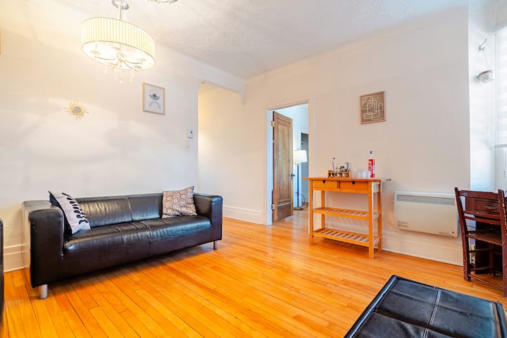 Family Retreat | 7 People | Ac / Parking - Laval