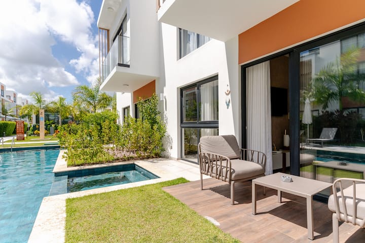Swim-up Pool Condo In Vistacana | Resort & Beach - Punta Cana