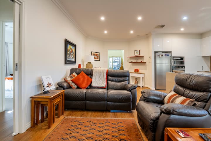 Gorgeous Renovated 2 Bed Home Walk To Beach - Glenelg