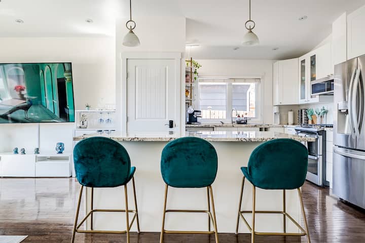 Craftsman Bungalow | Ac | 10 Mins To Stampede - Calgary