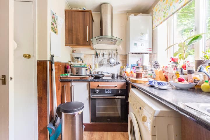 *The Art Studio - Spacious City Centre Single Room - Liverpool, UK