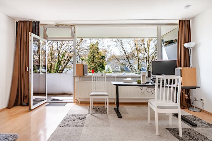 Culturemix- Bright Studio With Balcony & Workspace - Bonn