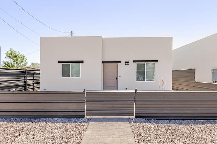 Desert Casita | New Build | Near Golf | Sleeps 6 - Phoenix, AZ