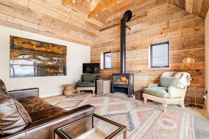 The Black House | Private Lochside Luxury - Dunblane