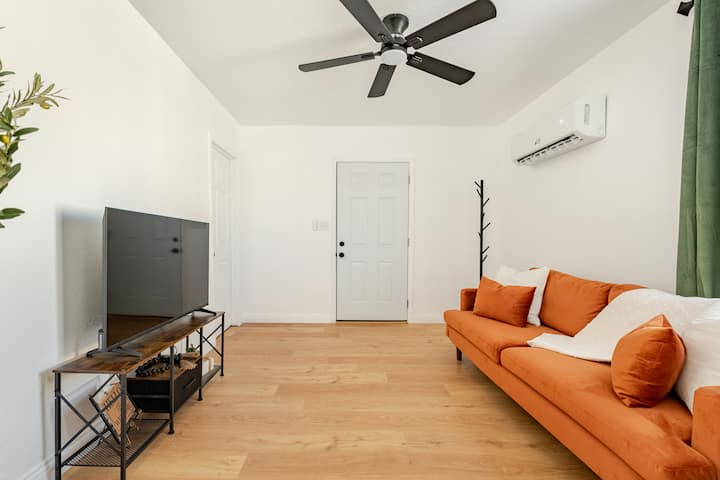 Enchanted Arvin-stylish Back House - Bakersfield, CA