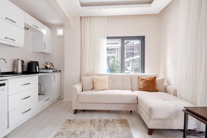 3 Min Walk To Beach|bright & Spacious 2br|sleeps 5 - Çeşme