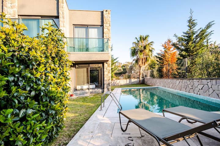 Stylish 4br Villa | Private Pool & 50m To Beach - Gündoğan