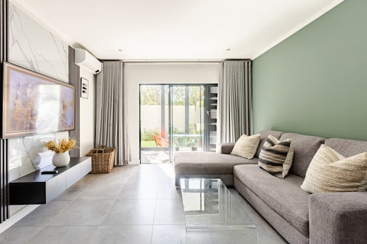 Stylish Garden Apartment In Bryanston - Sandton