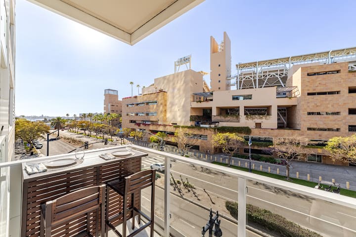 Front Row Studio | Petco Park Views - San Diego Zoo, San Diego