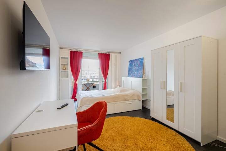 Modern Central Apartment In Munich With Balcony - Moosach