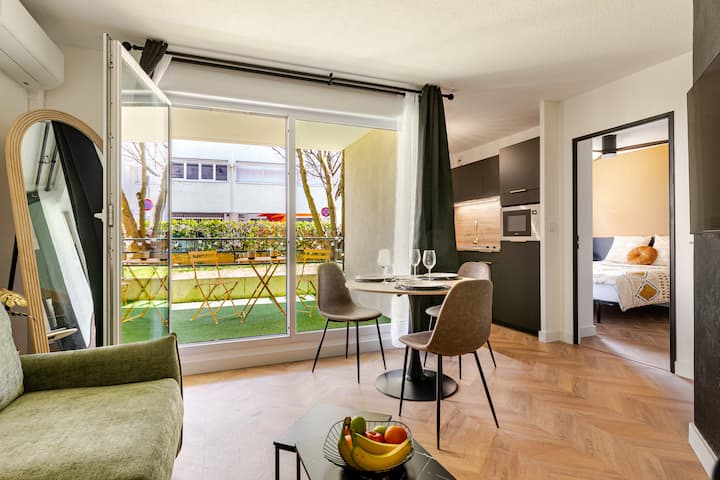 Premium Terrasse~parking~piscine~part-dieu à 15min - ibis budget Lyon Villeurbanne