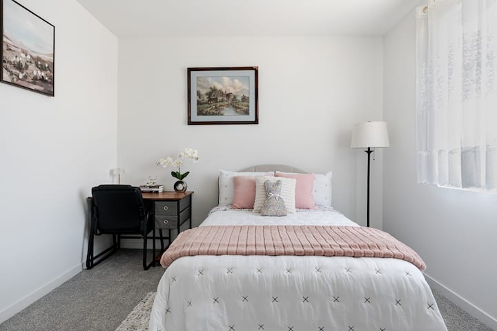 Modern 3br Stay | Relaxing & Fully Equipped - Fontana, CA