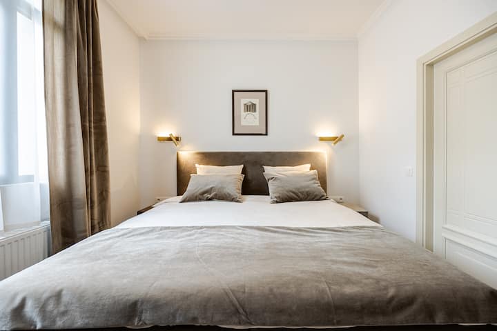 Emerald Room - Central Diamond District - Antwerp, Belgium
