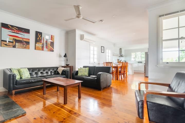 Spacious 4 Bedroom House - Walk To Southbank - Brisbane